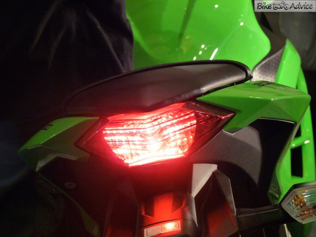 New Kawasaki Ninja 300 - A Closer Look And Pictures [24 Images]