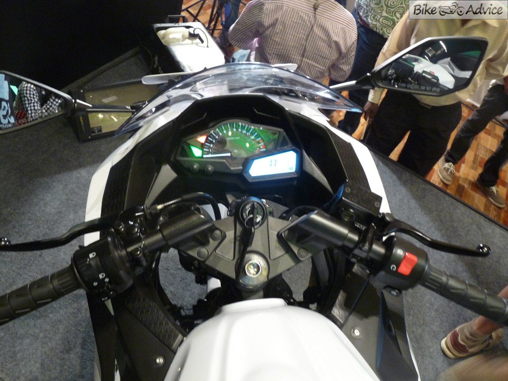 New Kawasaki Ninja 300 - A Closer Look And Pictures [24 Images]