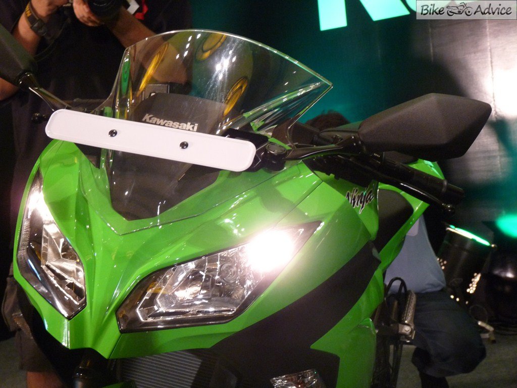 New Kawasaki Ninja 300 - A Closer Look And Pictures [24 Images]