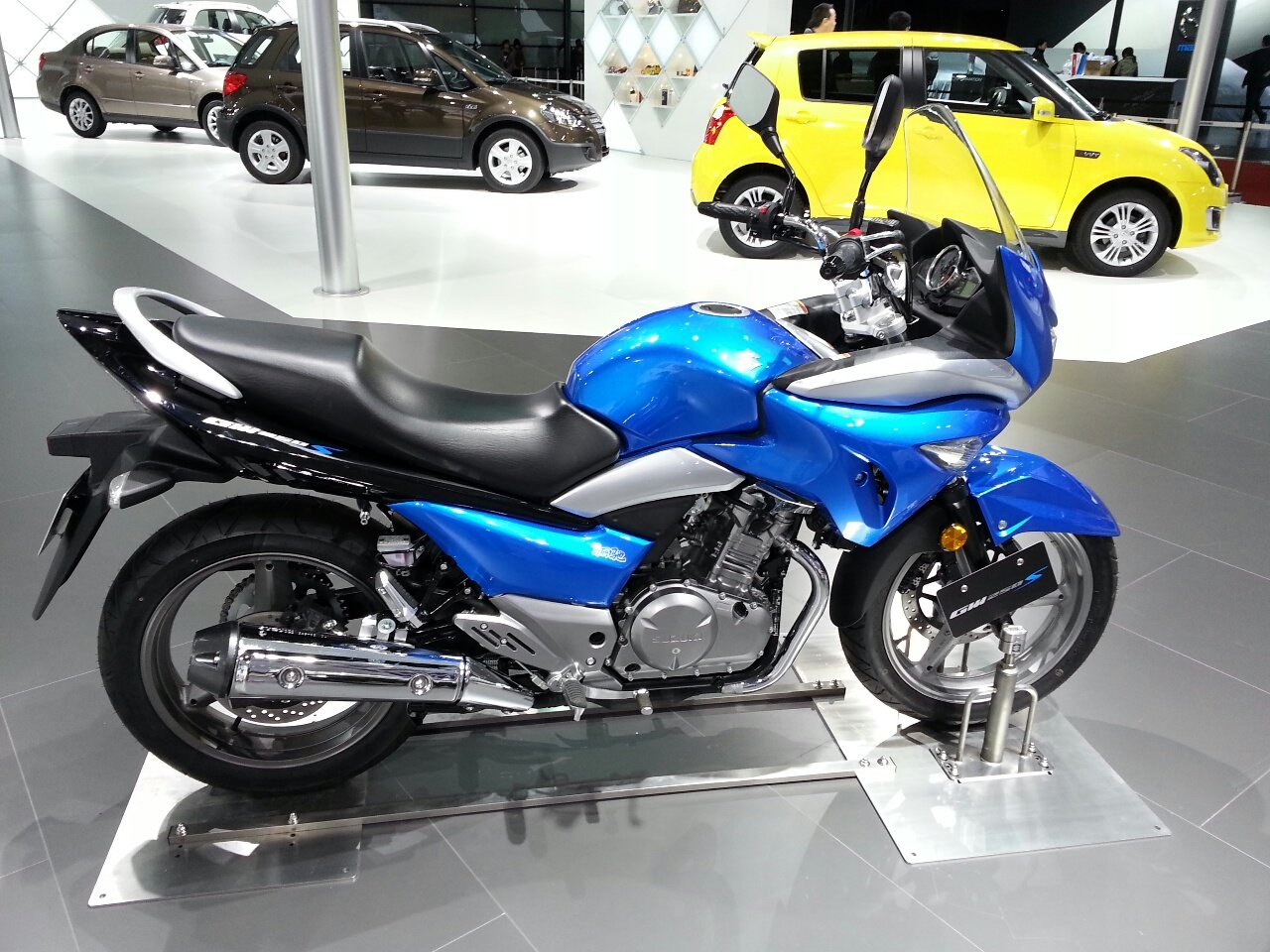 Suzuki Inazuma Semi-Faired Unveiled: Will the Lightening Strike India Soon?