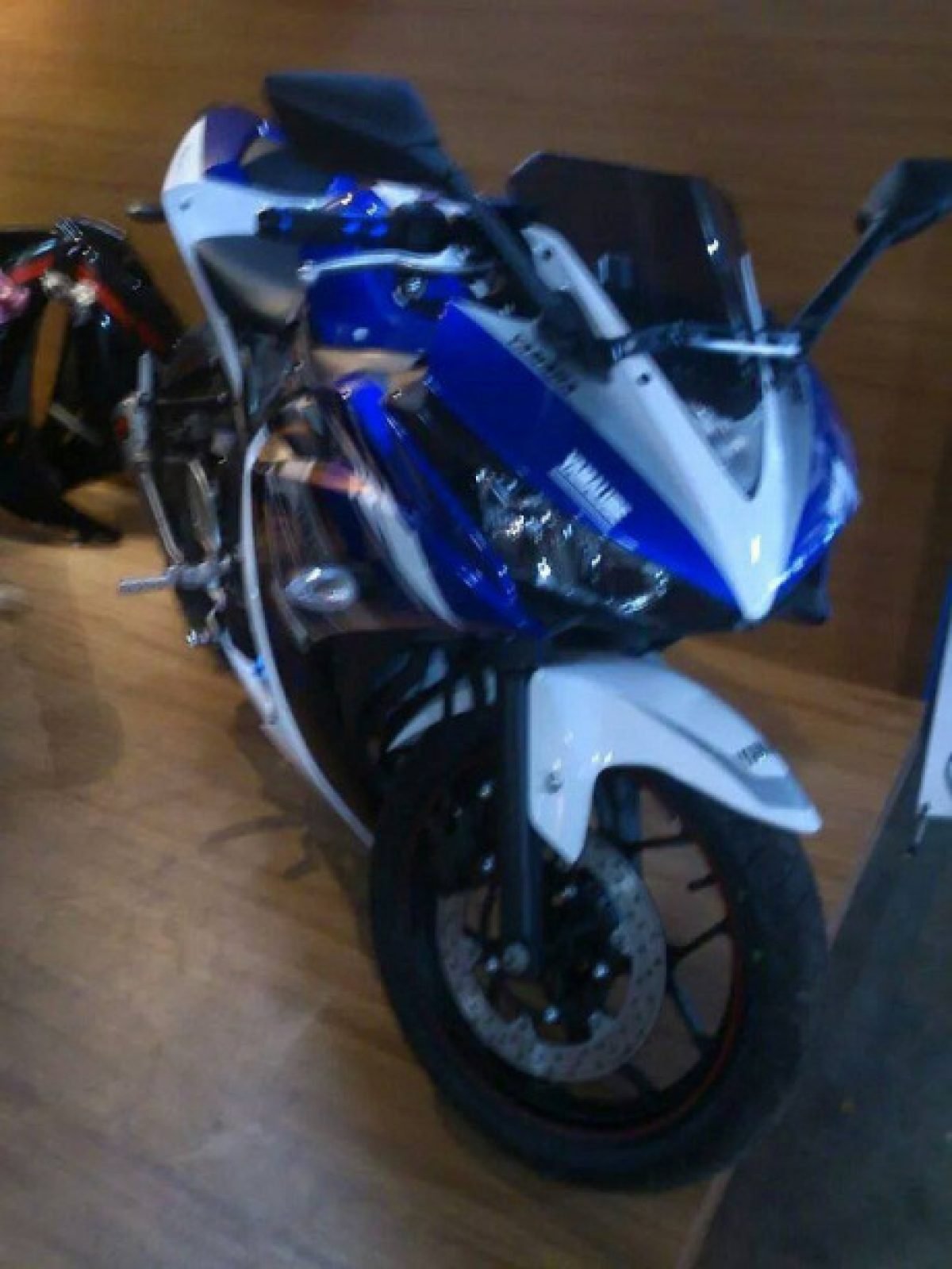 Yamaha R25 Blue