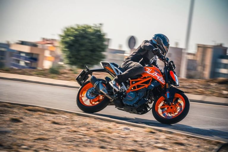 EICMA 2016: KTM Duke 390 update unveiled; Corner Rocket