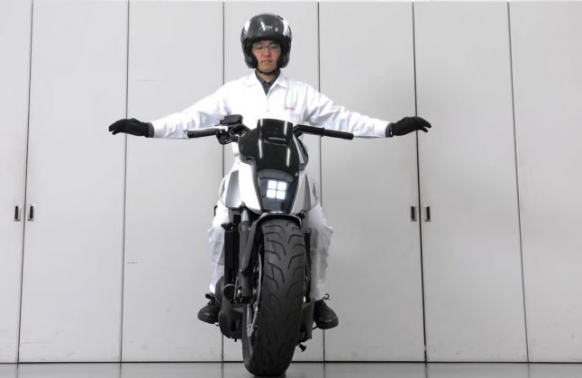 Honda Riding Assist Self-Balancing Motorcycle Pic & Details