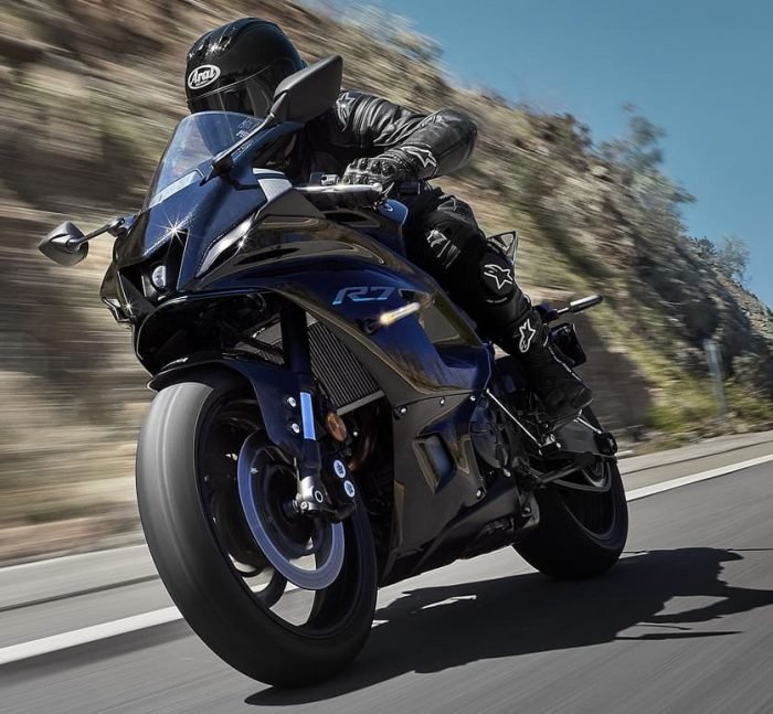 Check Out Yamaha R7 - in PICS