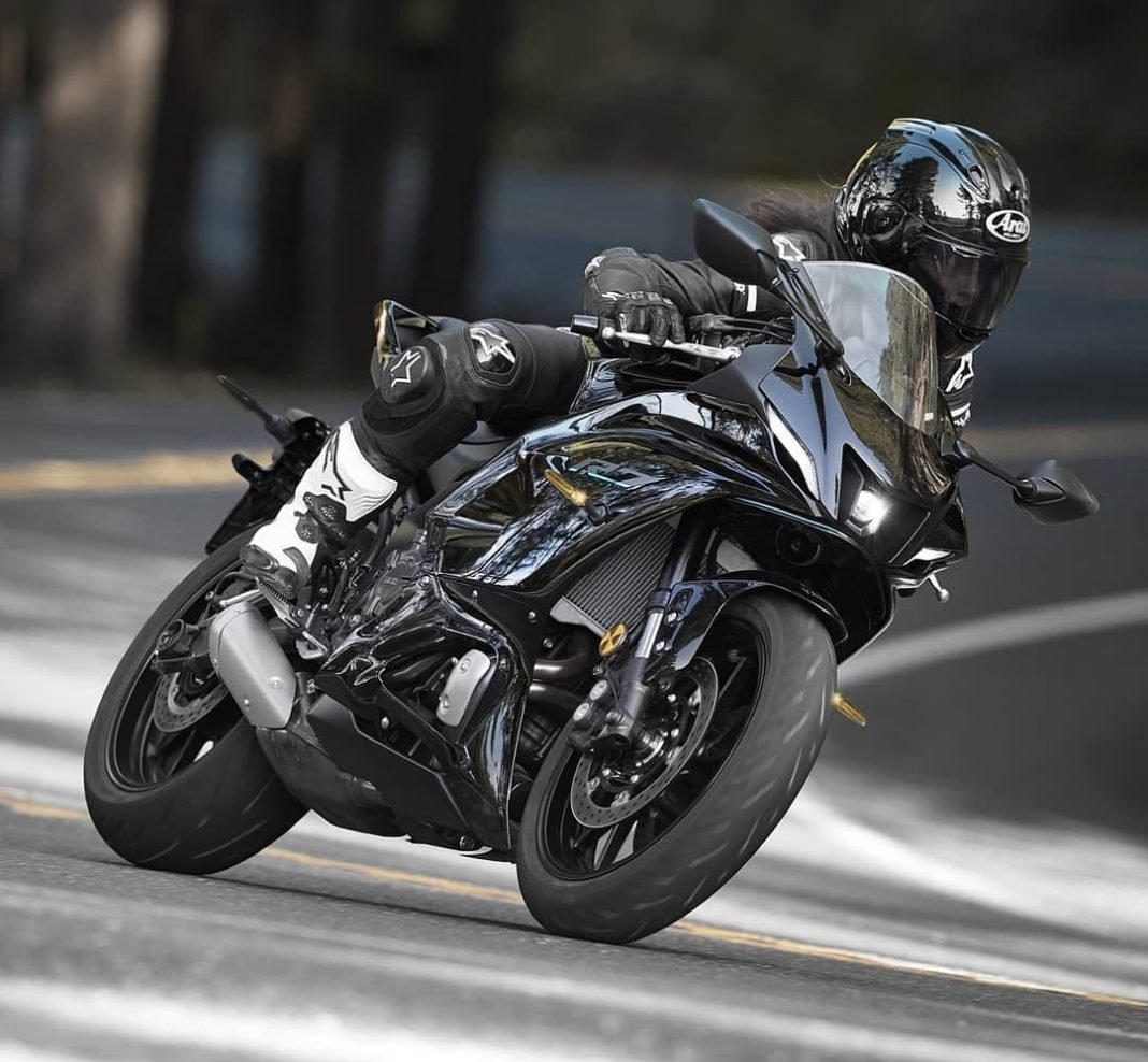 Check Out Yamaha R7 - in PICS