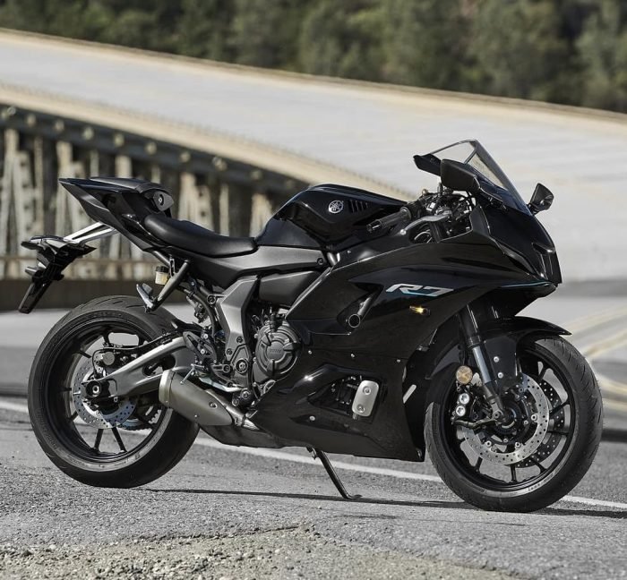 Check Out Yamaha R7 - in PICS