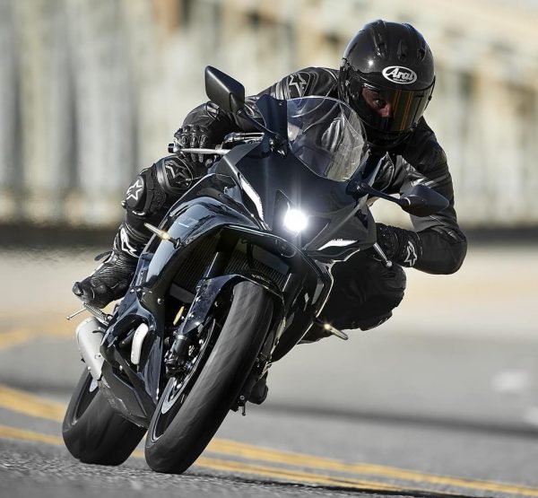 Check Out Yamaha R7 - in PICS