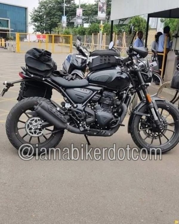 WELCOME!! Bajaj-Triumph Roadster Spied Upclose 1st Time In India