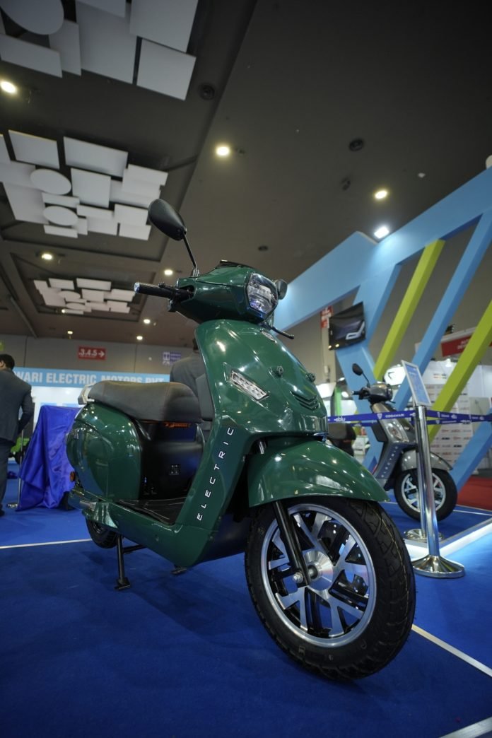 Eblu Feo Z, Eblu Feo DX Unveiled at Bharat Mobility Global Expo 2025
