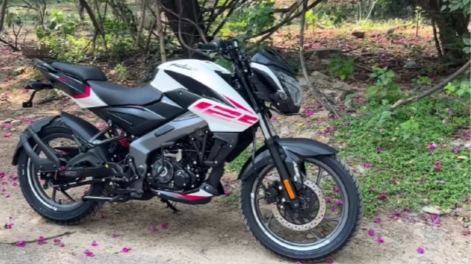 2025 Bajaj Pulsar NS125 Spotted at Dealership, Launch Soon
