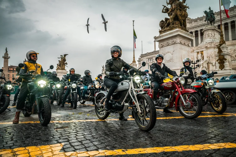 Royal Enfield Flying Flea C6 Debuts at Rome Marathon in Italy