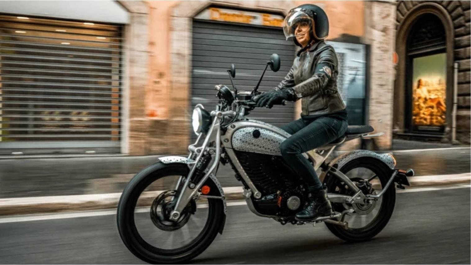 Royal Enfield Flying Flea C6 Debuts at Rome Marathon in Italy